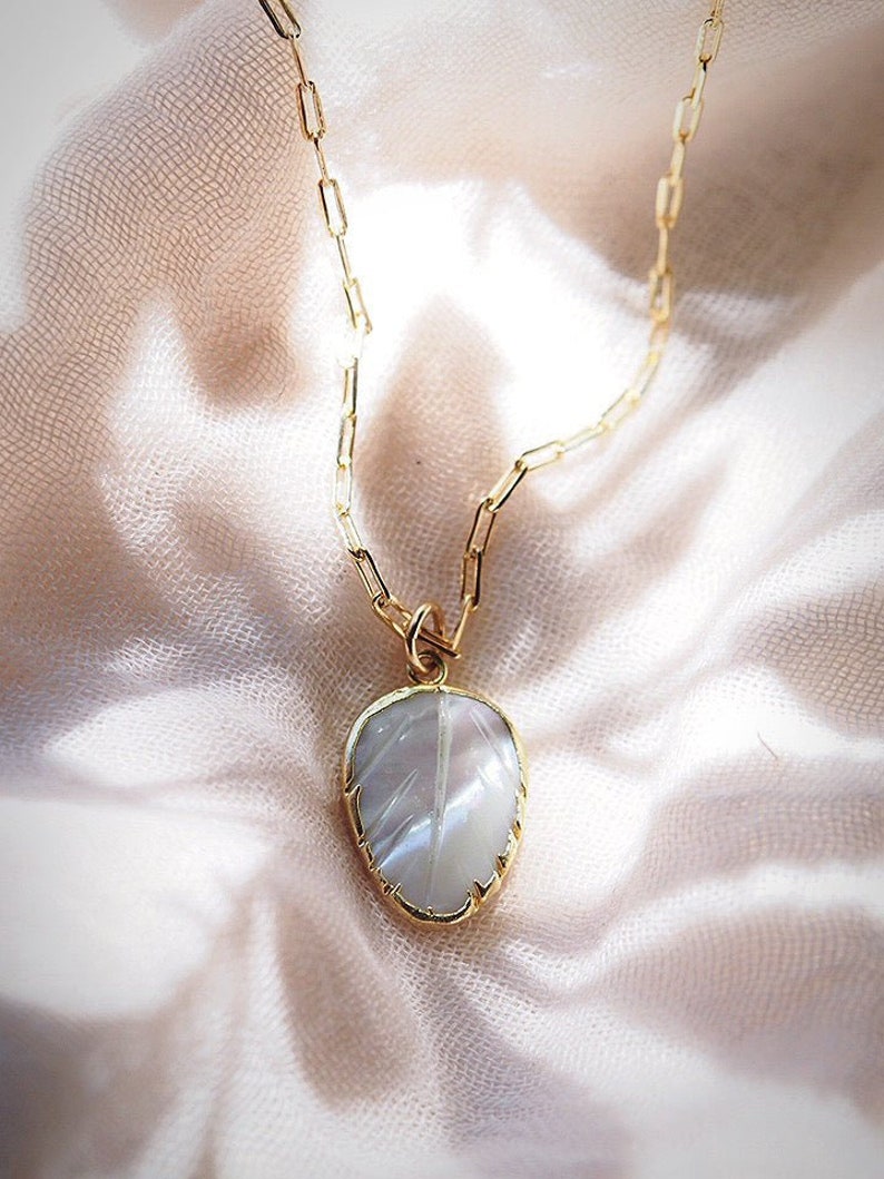 Shell Leaf Necklace Alani - Etsy