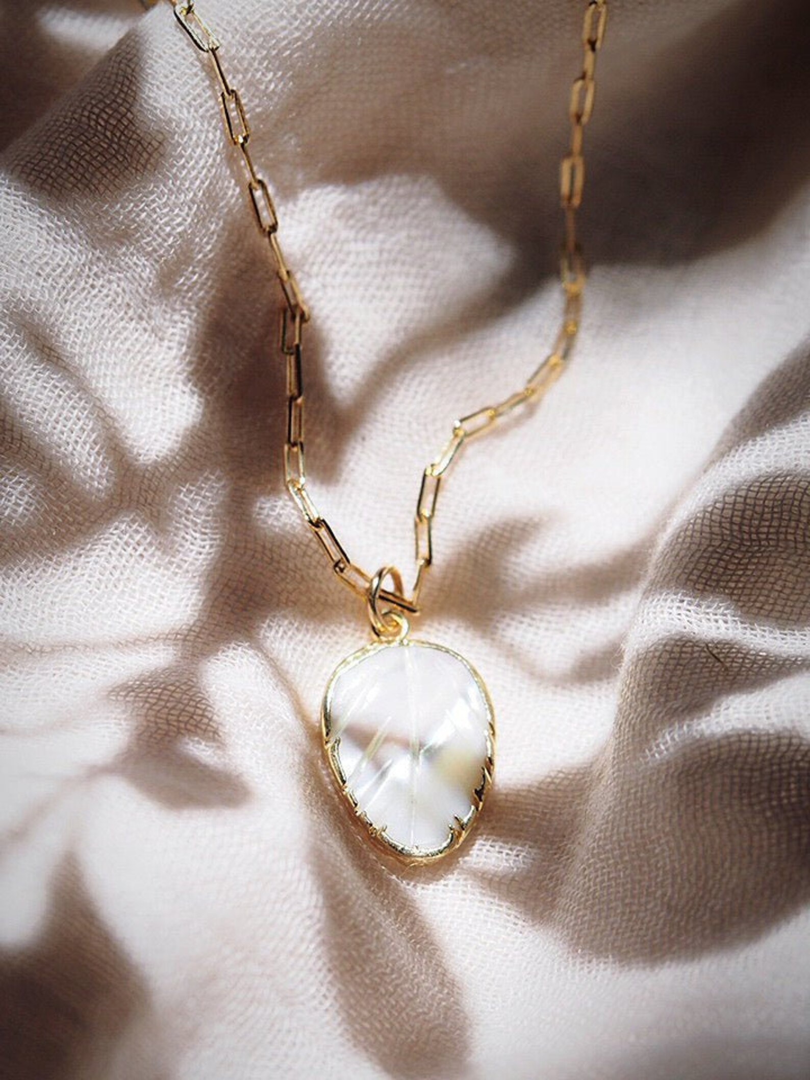 Shell Leaf Necklace Alani - Etsy