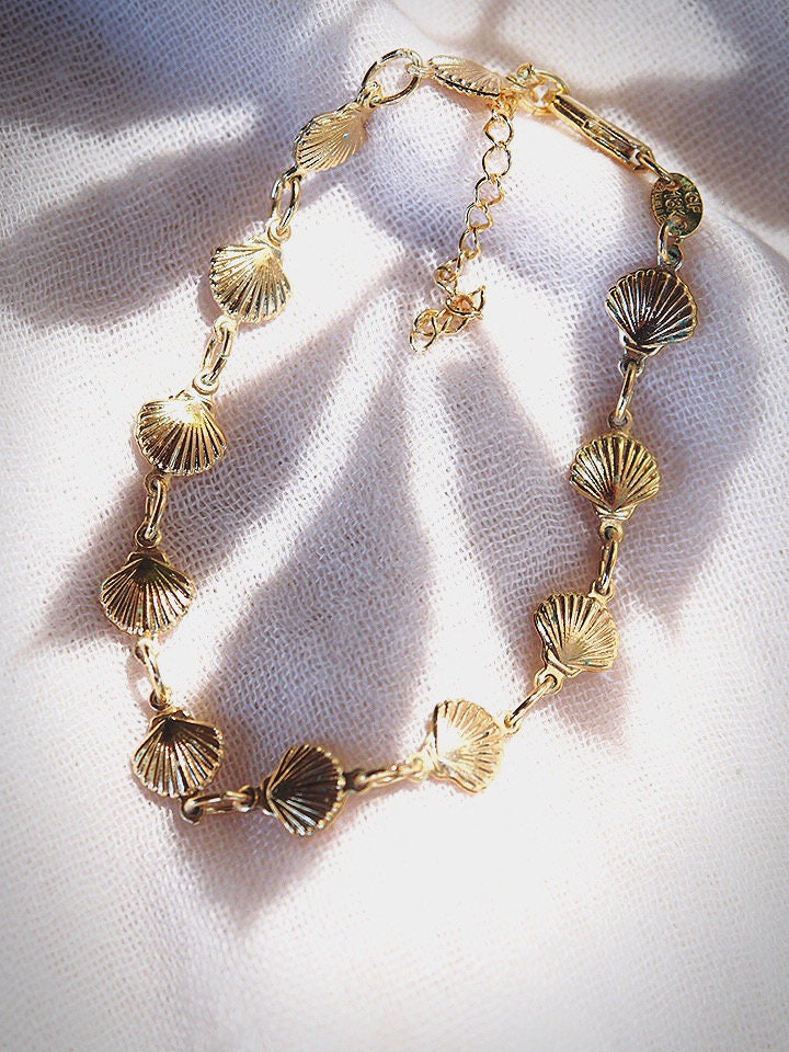 Gold Seashell Anklet - Leialoha - Etsy