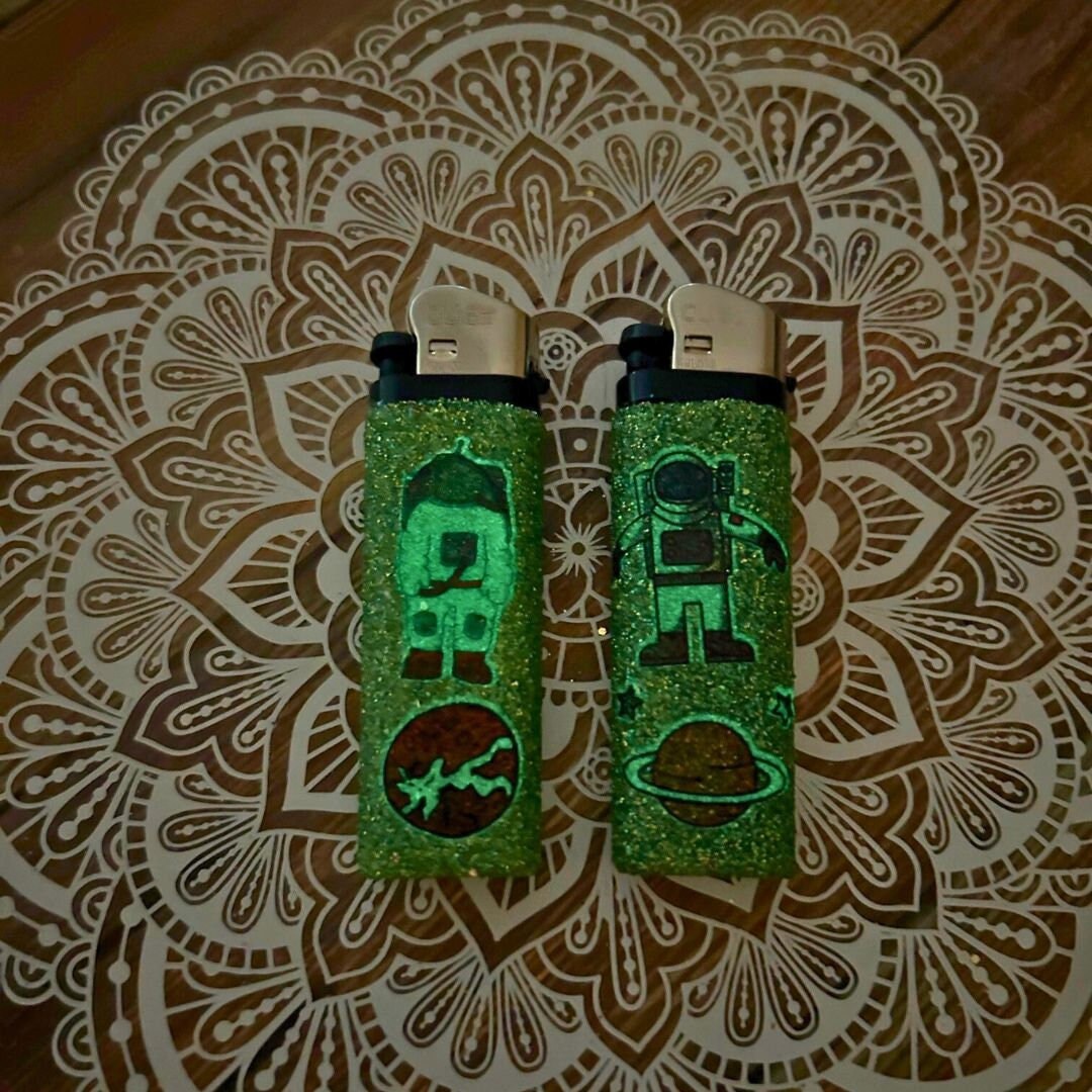 Glow in the Dark Space Glitter Lighters, Cute Astronaut Lighter Set ...