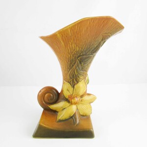Roseville Pottery 'clematis' Cornucopia Vase Brown Background Popular ...