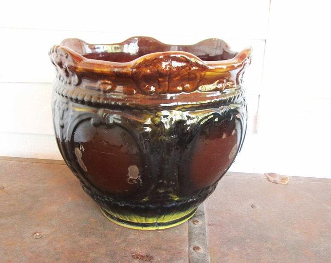 10" Tall Jardinière Cache Pot - High Gloss - Raised, Scalloped Rim ...