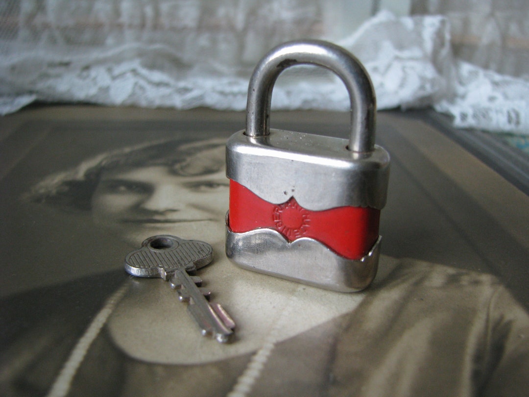 Vintage 1940's Red Padlock & Key, Miniature Red Padlock and Key, Mini ...