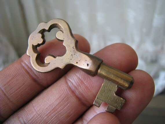 Home & Living Home Improvement Doors & Locks Ornate Brass Key Antique ...