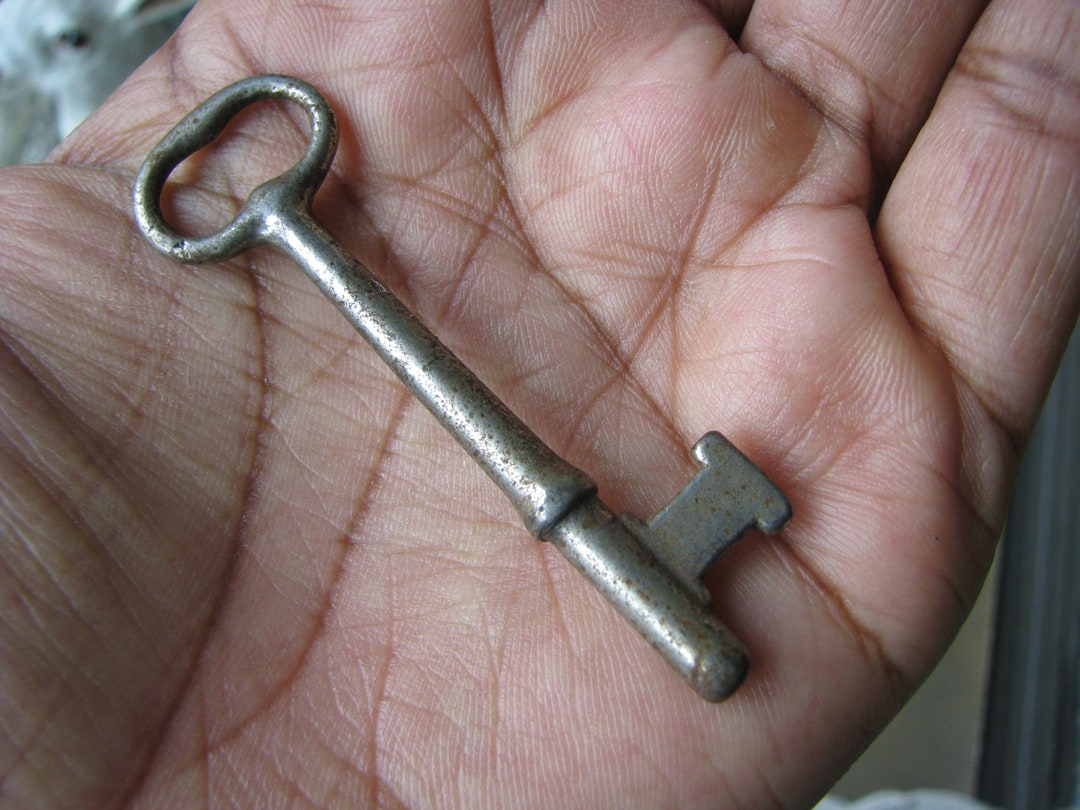Antique Halloween Decor, Antique French Key, Antique Skeleton Key ...