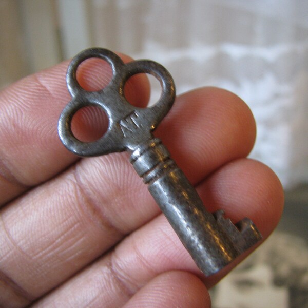 Small Antique Key - Etsy