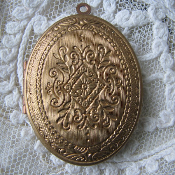 Large Oval Locket - Etsy