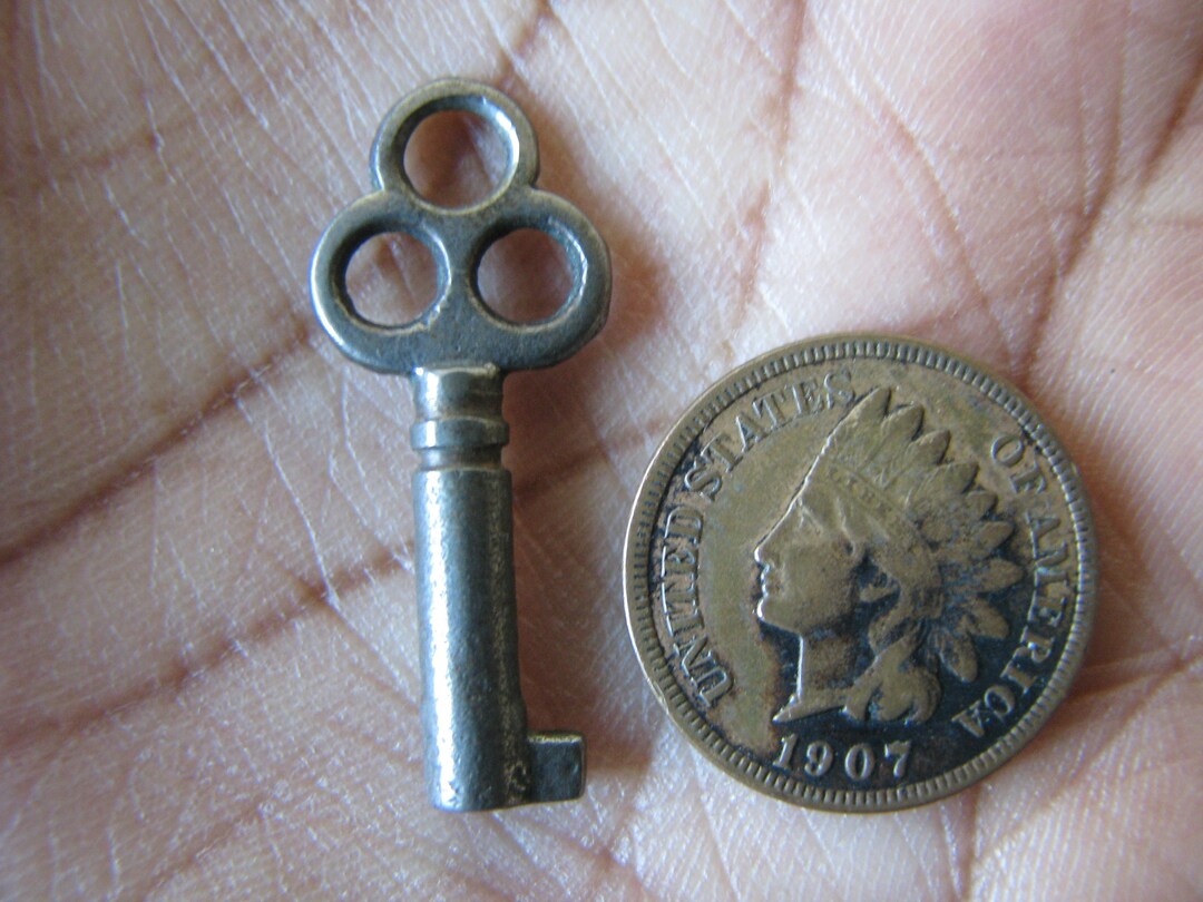 Miniature Key, Small Antique Key, Clover Top Antique Key, Antique ...