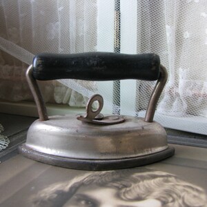Vintage Miniature Sad Iron, Miniature Vintage Sad Iron, Primitive Sad ...