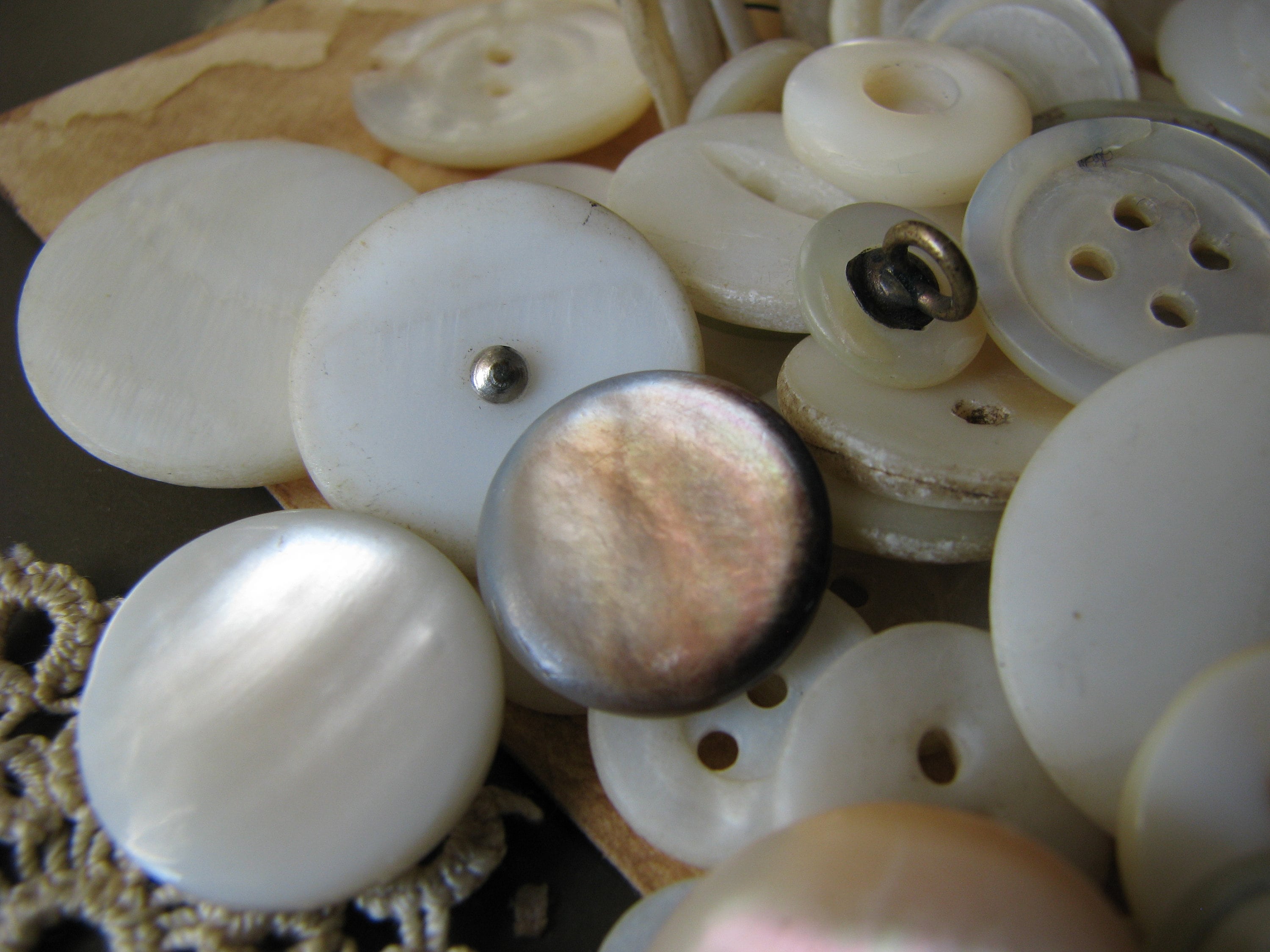 Closures & Fasteners Buttons 100 Antique Mother of Pearl Buttons ...