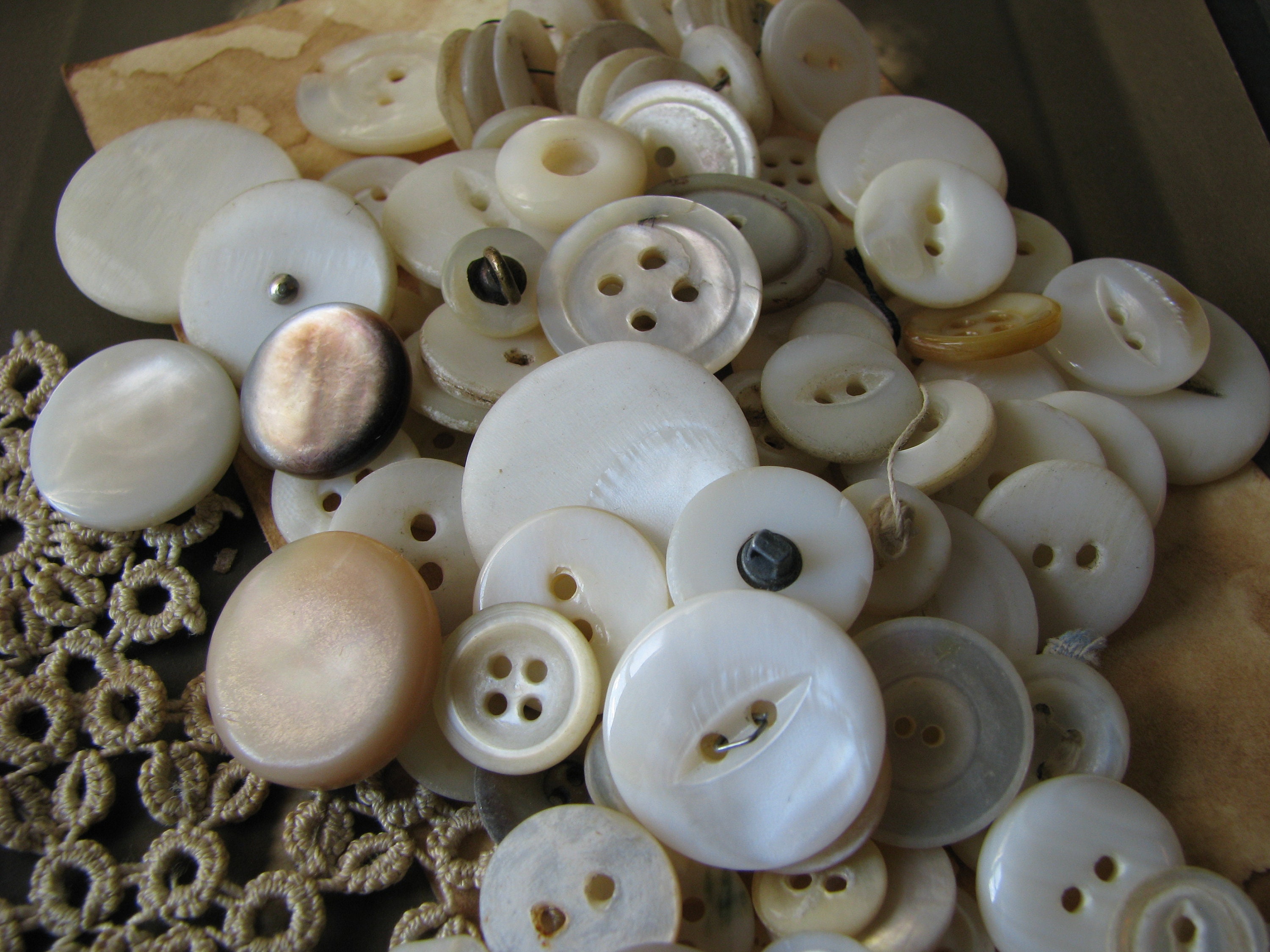 Antique Pearl Buttons 100 Antique Shell Buttons 100 Antique Mother of ...