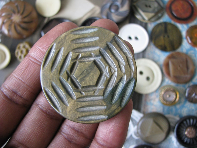 Vintage Coat Buttons Large Coat Buttons Vintage Plastic Coat - Etsy