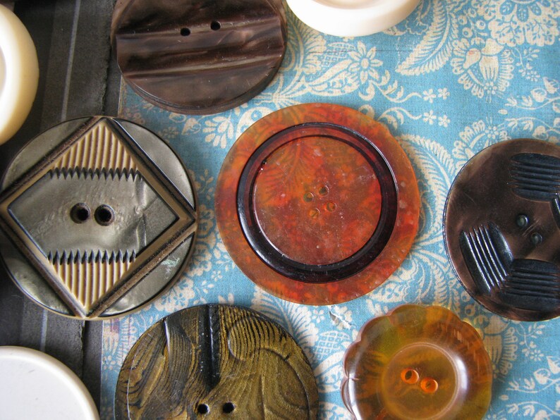 Vintage Coat Buttons Large Coat Buttons Vintage Plastic Coat - Etsy