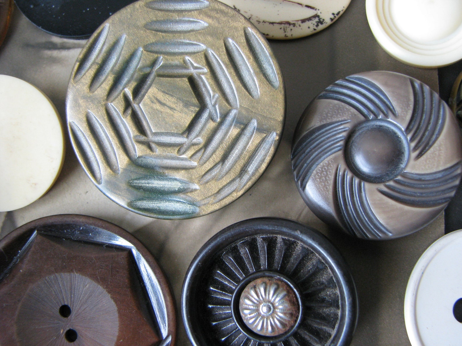 Vintage Coat Buttons Large Coat Buttons Vintage Plastic Coat - Etsy