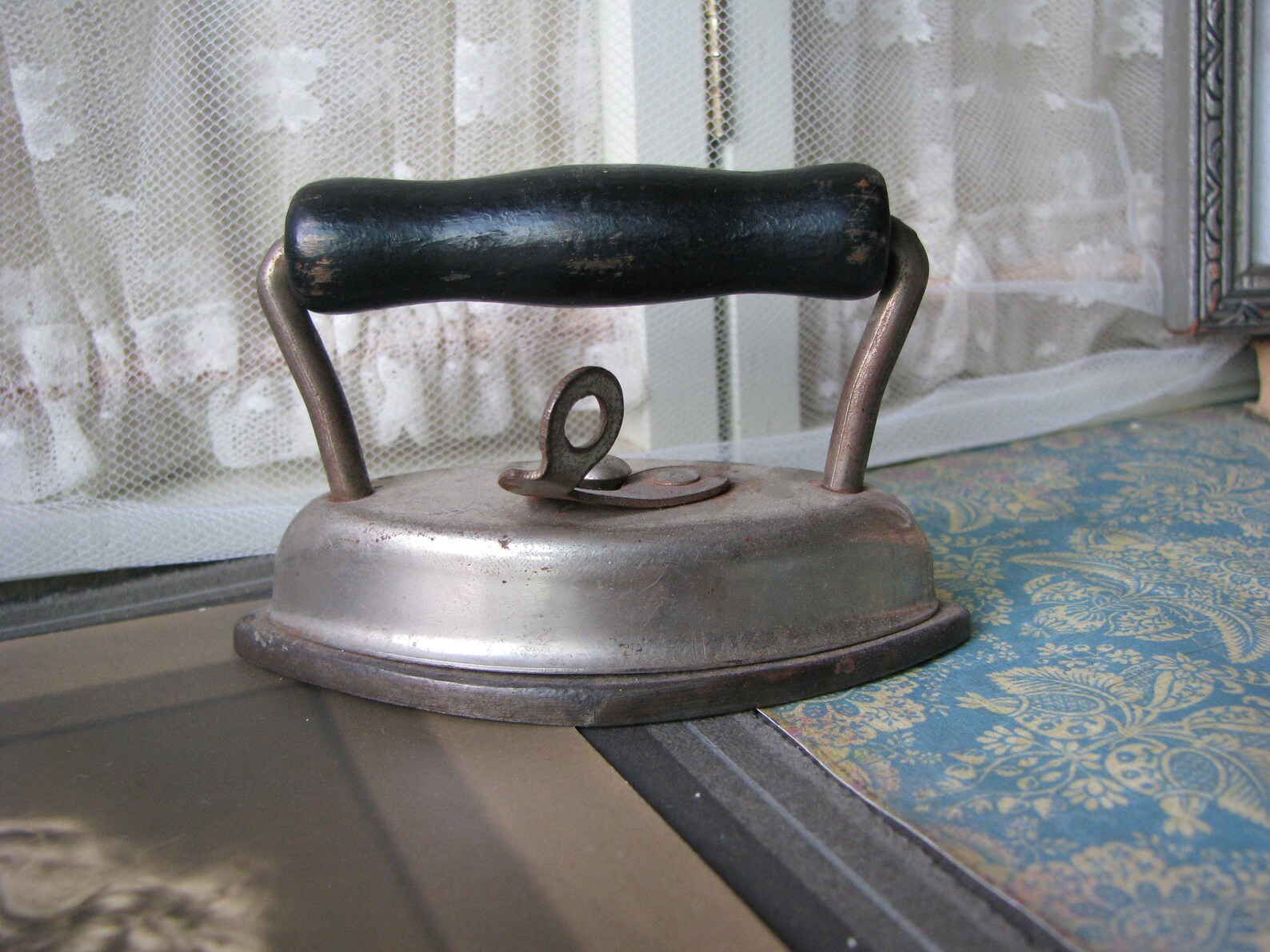 Vintage Miniature Sad Iron, Miniature Vintage Sad Iron, Primitive Sad ...