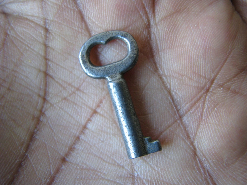 Small Antique Key Pendant, Steampunk Jewelry - Etsy