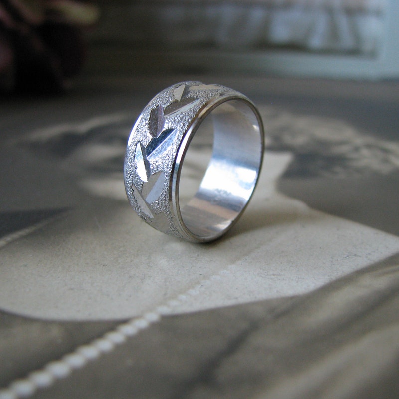 Japanese Wedding Ring - Etsy