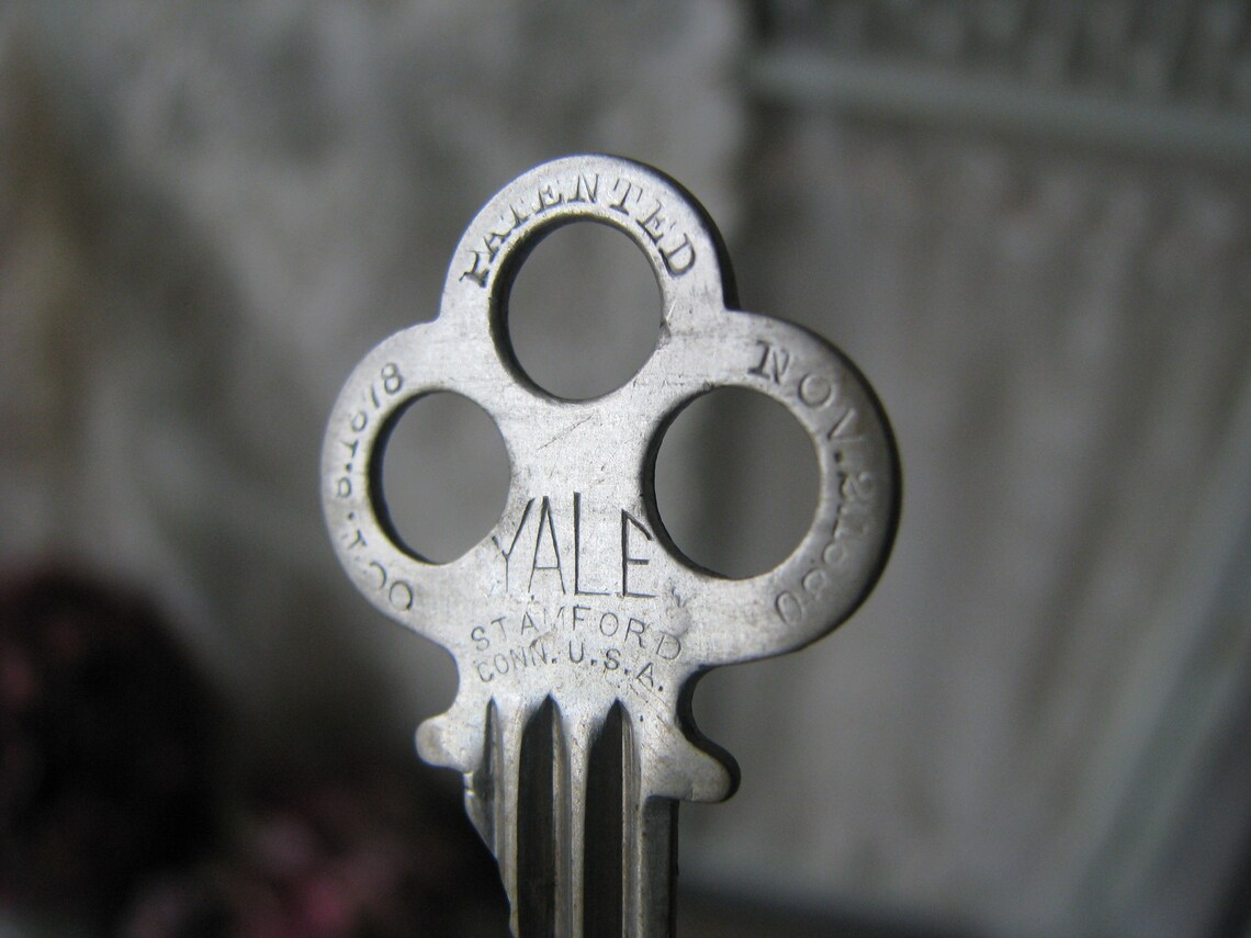 Antique Brass Yale Key, Clover Top, Steampunk Jewelry - Etsy