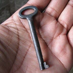Antique Halloween Decor, Antique Twisted Key, Antique Barrel Key ...