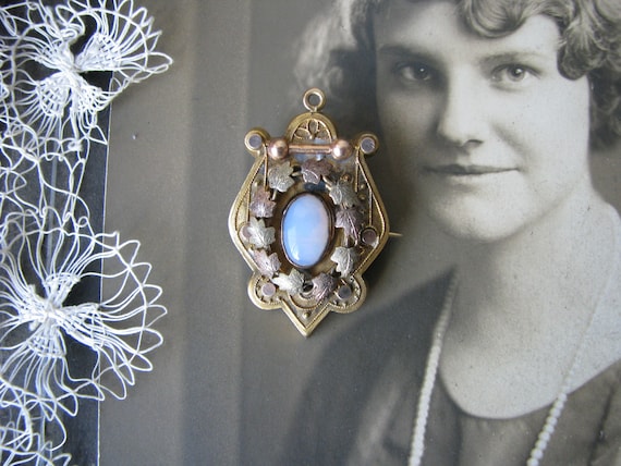 Victorian Pinchbeck Brooch, Antique Etruscan Brooch, … - Gem