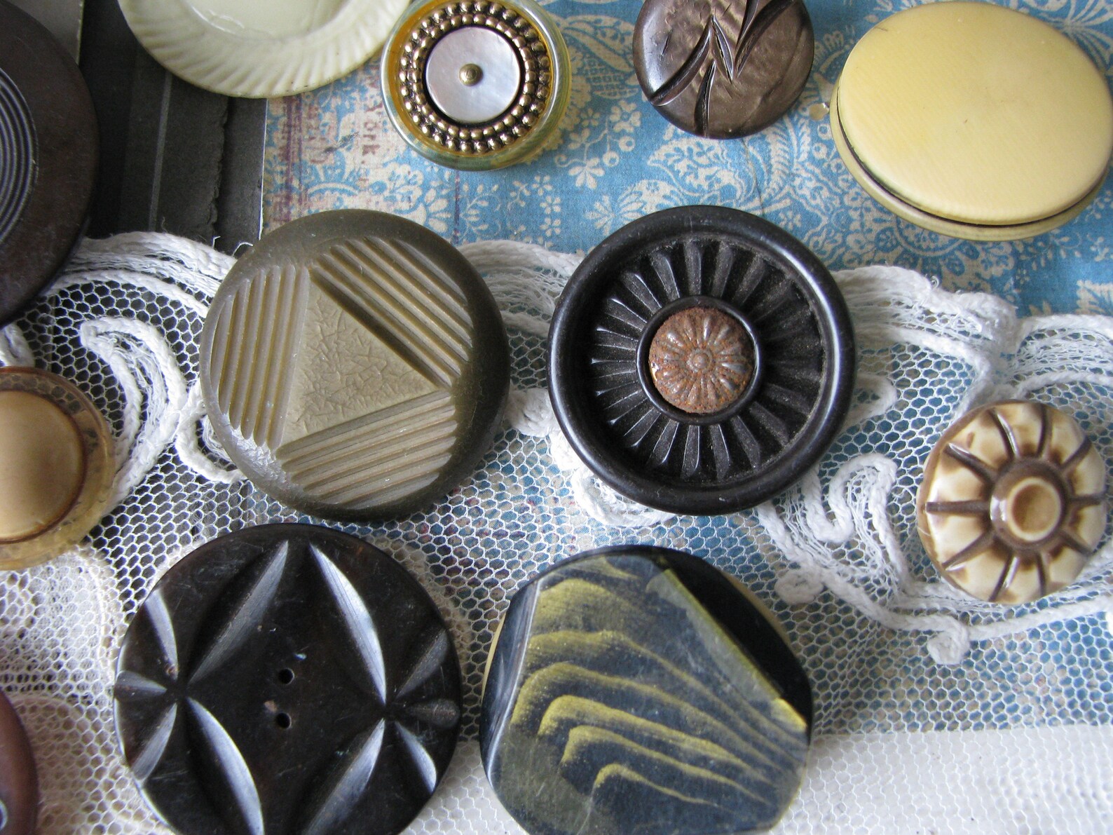 Vintage Coat Buttons Large Coat Buttons Vintage Plastic Coat - Etsy