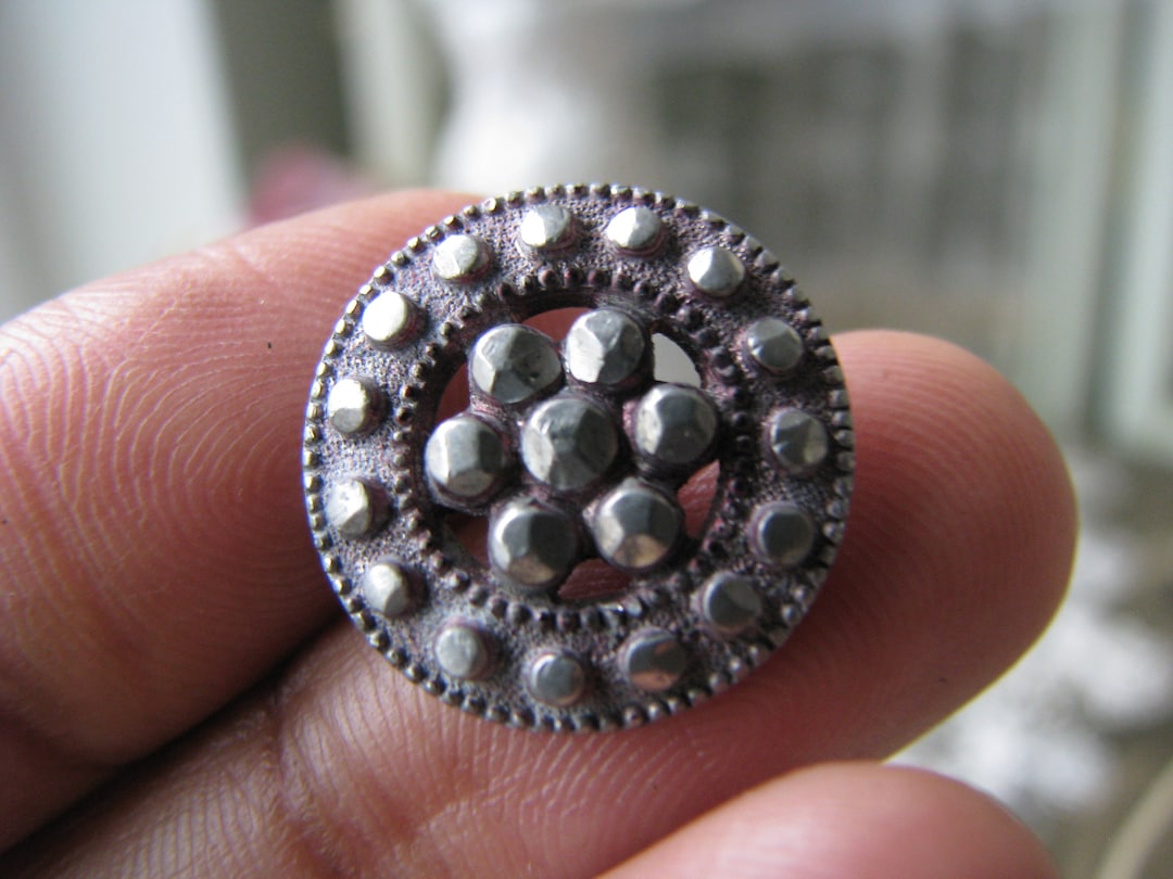 Antique Pewter Button Victorian Pewter Button, Antique Picture Button ...