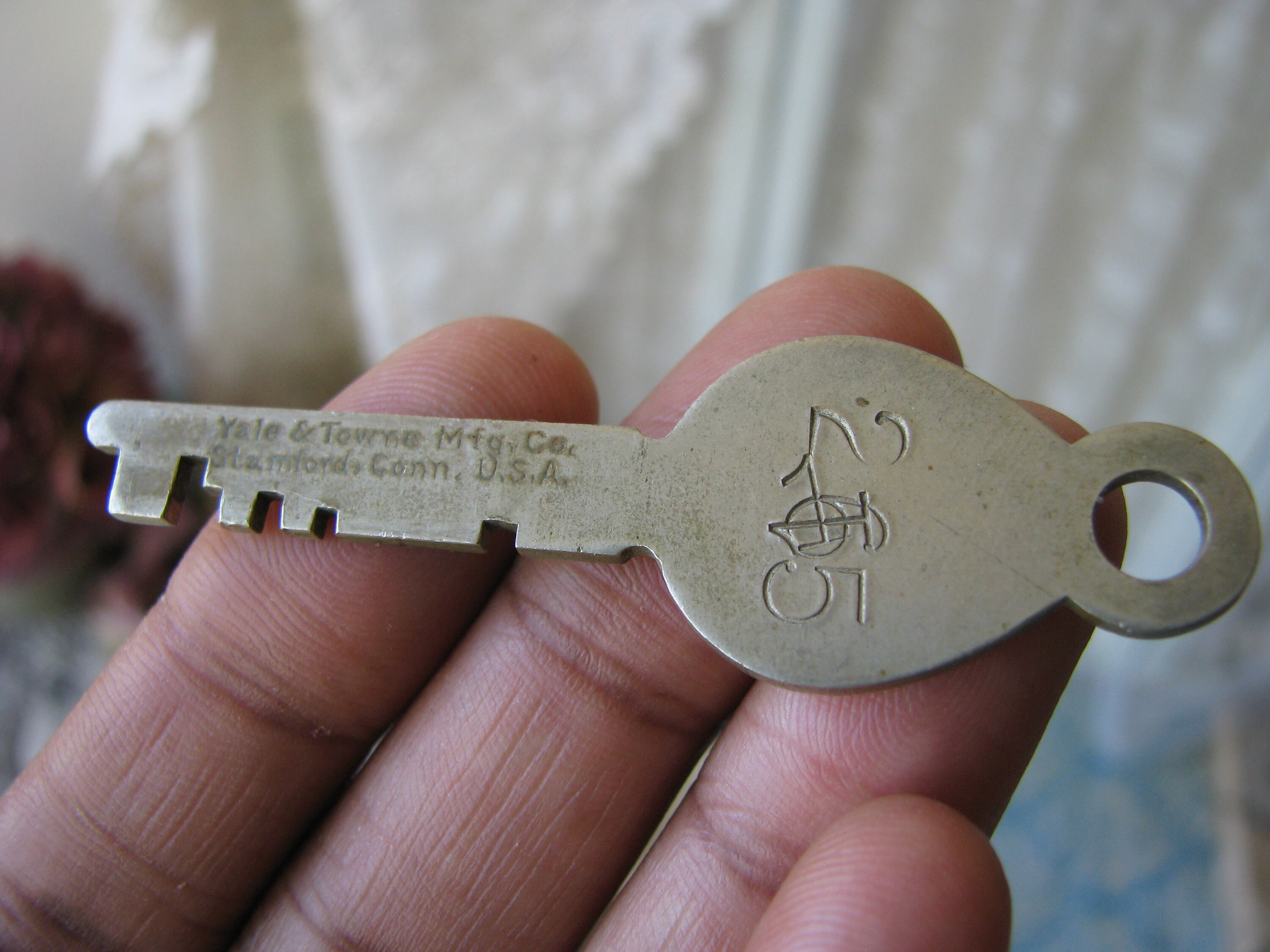 Antique Brass Yale Key, Kewaunee MFG, Steampunk Jewelry - Etsy UK