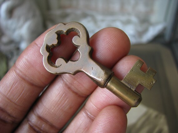 Home & Living Home Improvement Doors & Locks Ornate Brass Key Antique ...