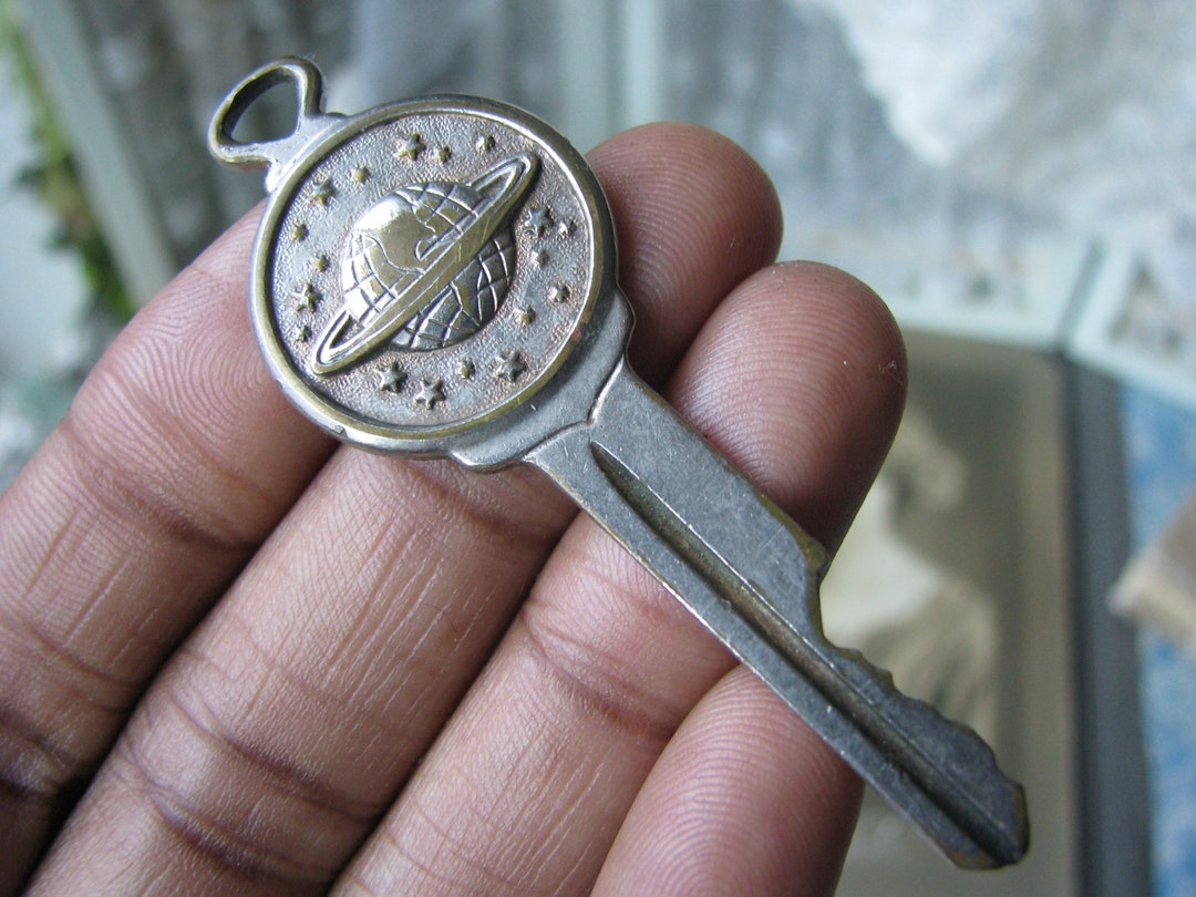 Vintage Oldsmobile Car Key, Globe Crest Oldsmobile Key, B10 1935-1966 ...