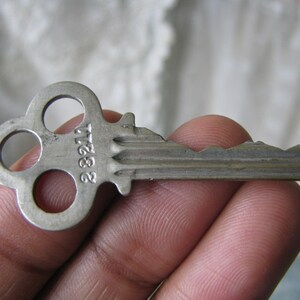 Antique Brass Yale Key, Clover Top, Steampunk Jewelry - Etsy