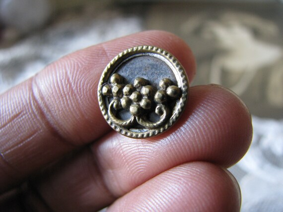 Sewing Antique Brass Button Floral Picture Button French Antique Button ...