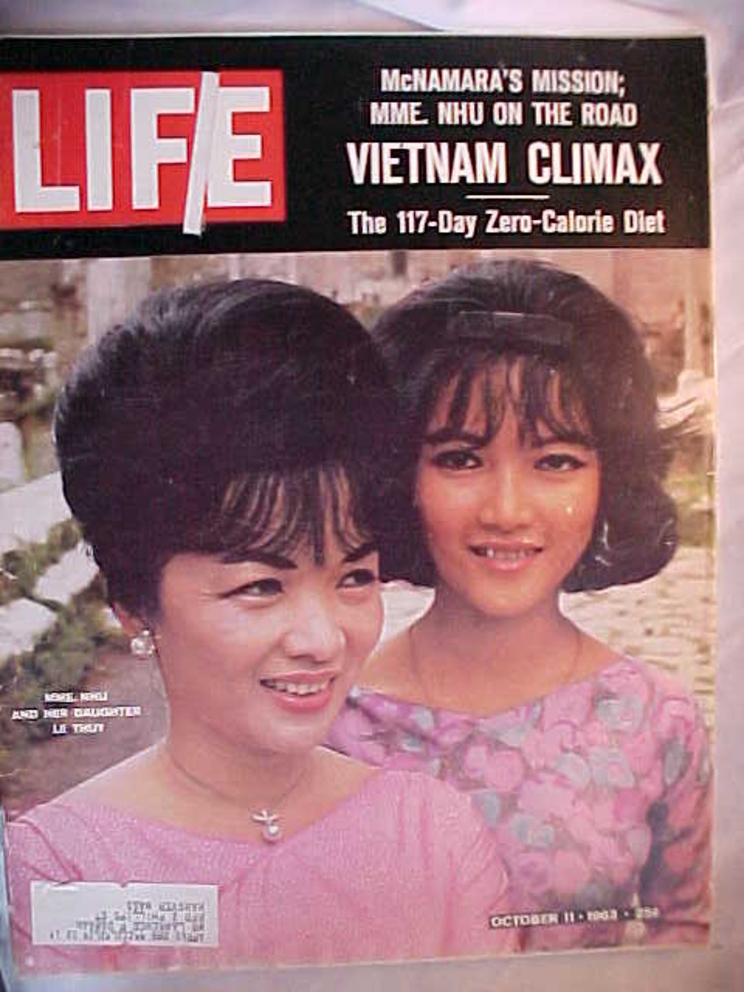 October 11, 1963 LIFE Magazine With MME NHU & Le Thuy on the Cover Has ...