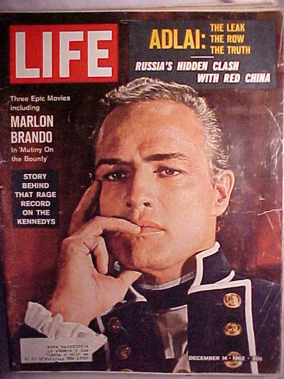 December 14, 1962 LIFE Magazine With Marlon Brando on the Cover Has 124 Pages of Ads and ...