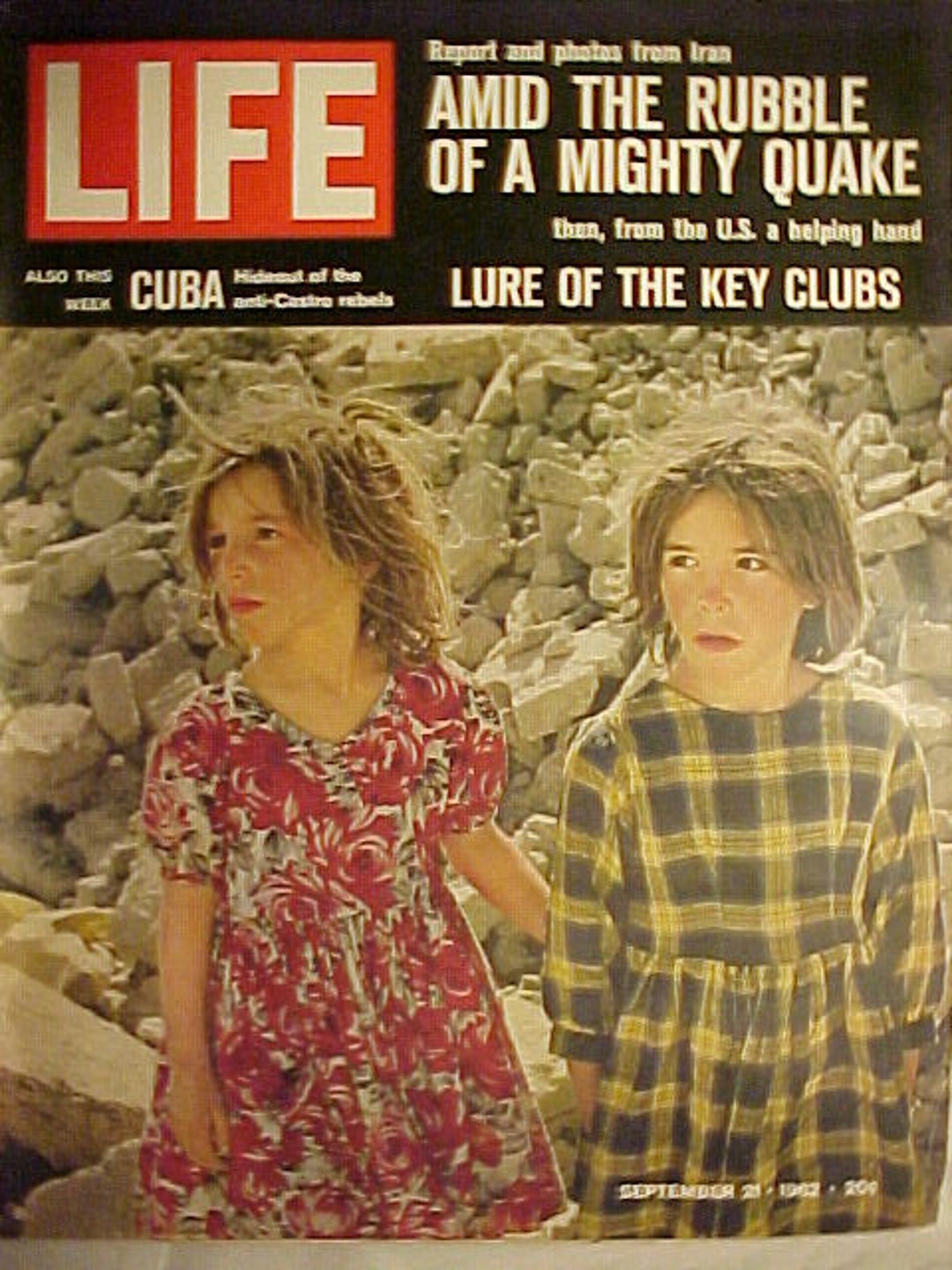 September 21, 1962 LIFE Magazine With Two Earth Quake Girls on the ...