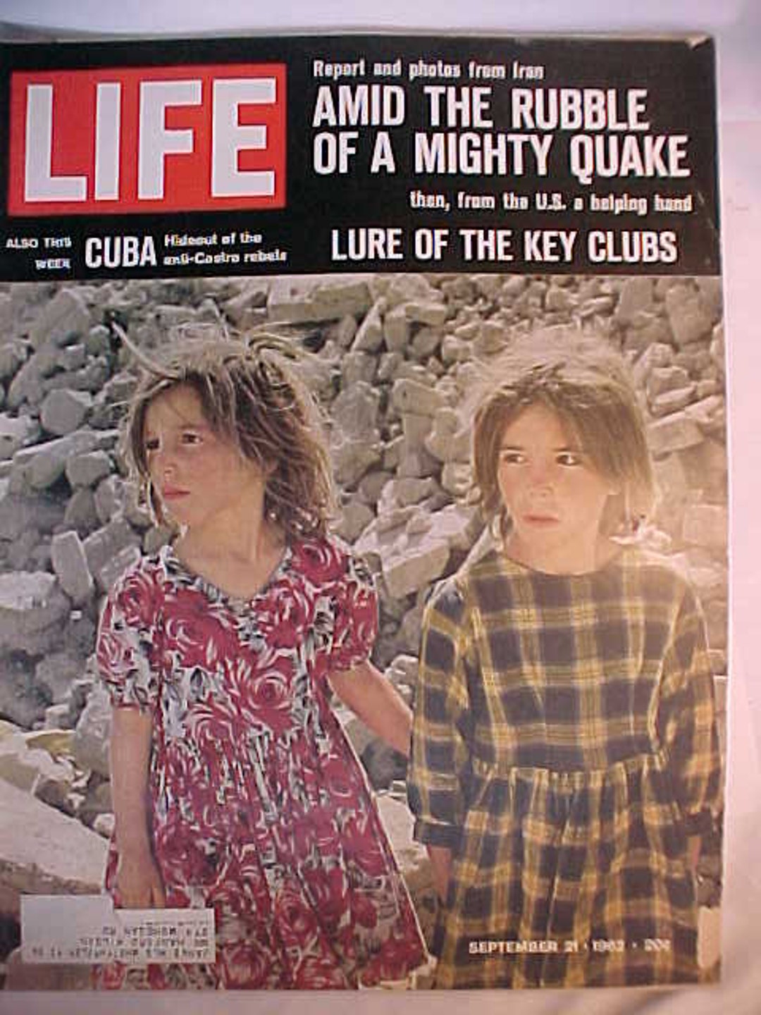 September 21, 1962 LIFE Magazine With Two Earth Quake Girls on the ...