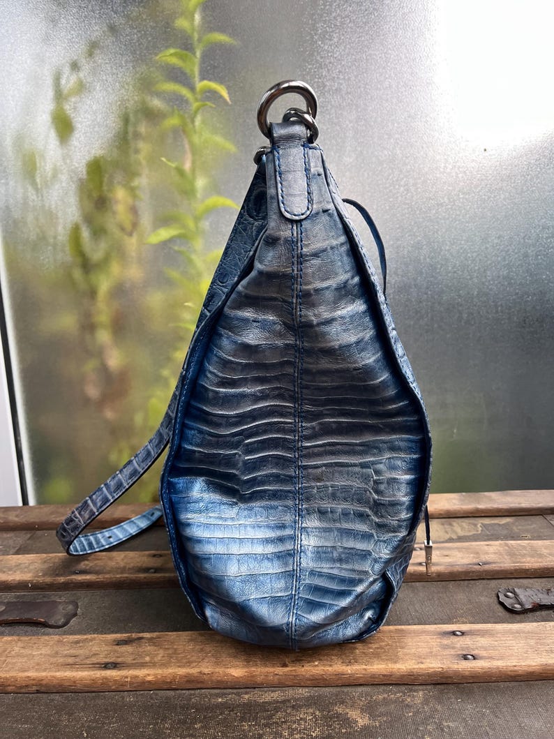COBO BLU Vintage Y2K Metallic Blue Alligator Embossed Leather Slouch ...
