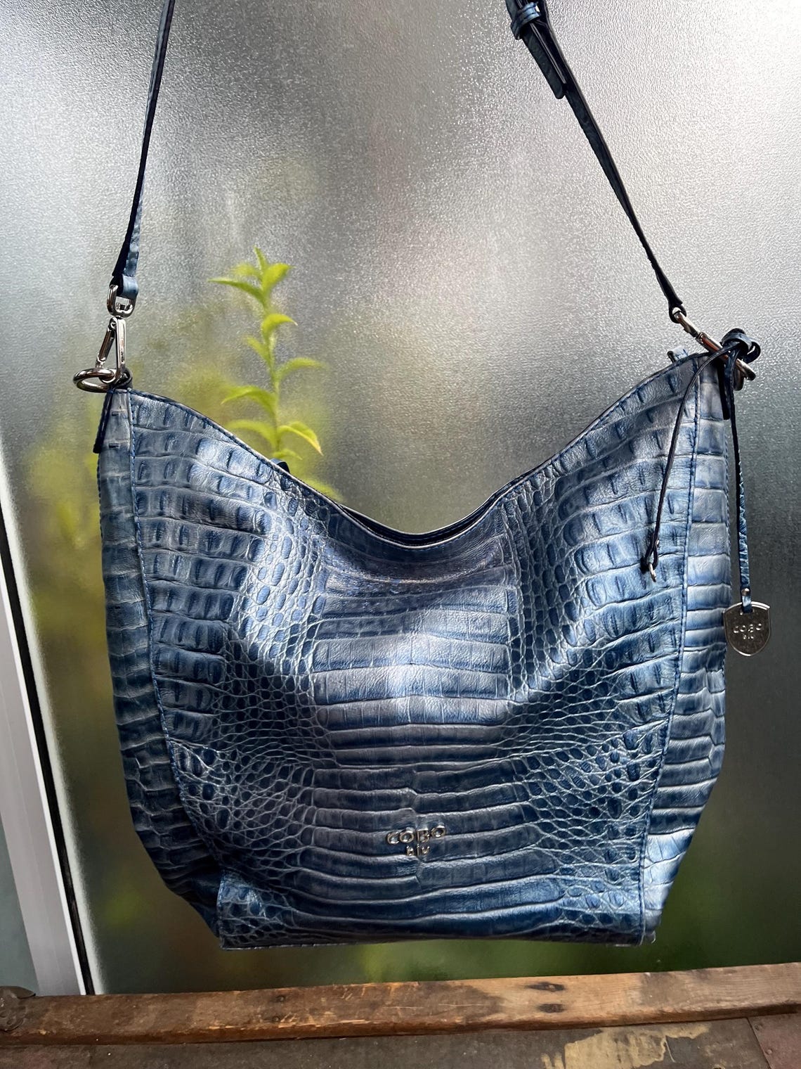COBO BLU Vintage Y2K Metallic Blue Alligator Embossed Leather Slouch ...