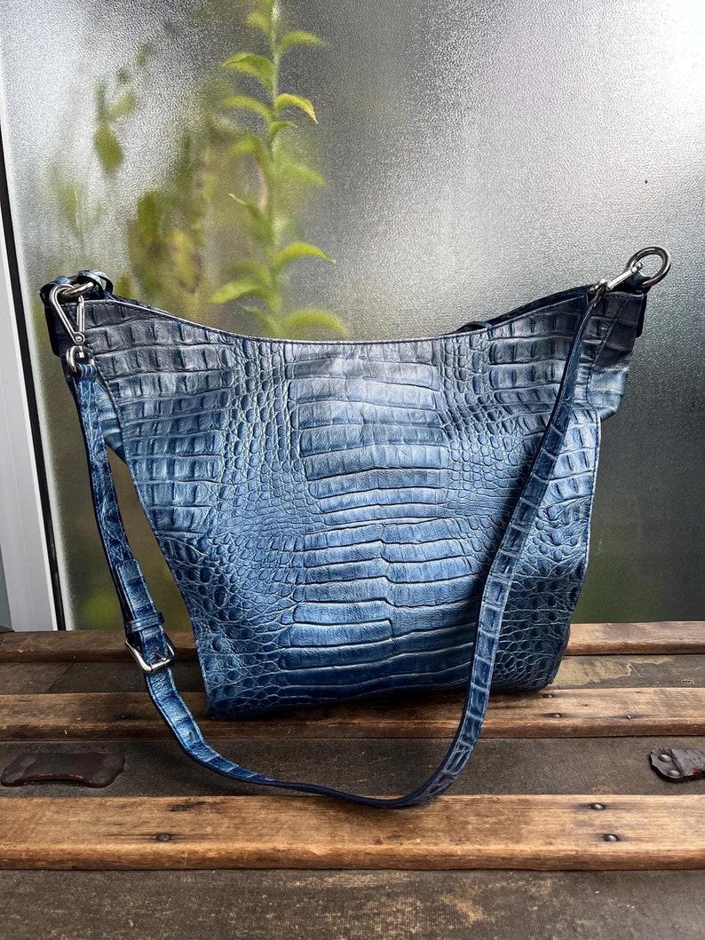 COBO BLU Vintage Y2K Metallic Blue Alligator Embossed Leather Slouch ...