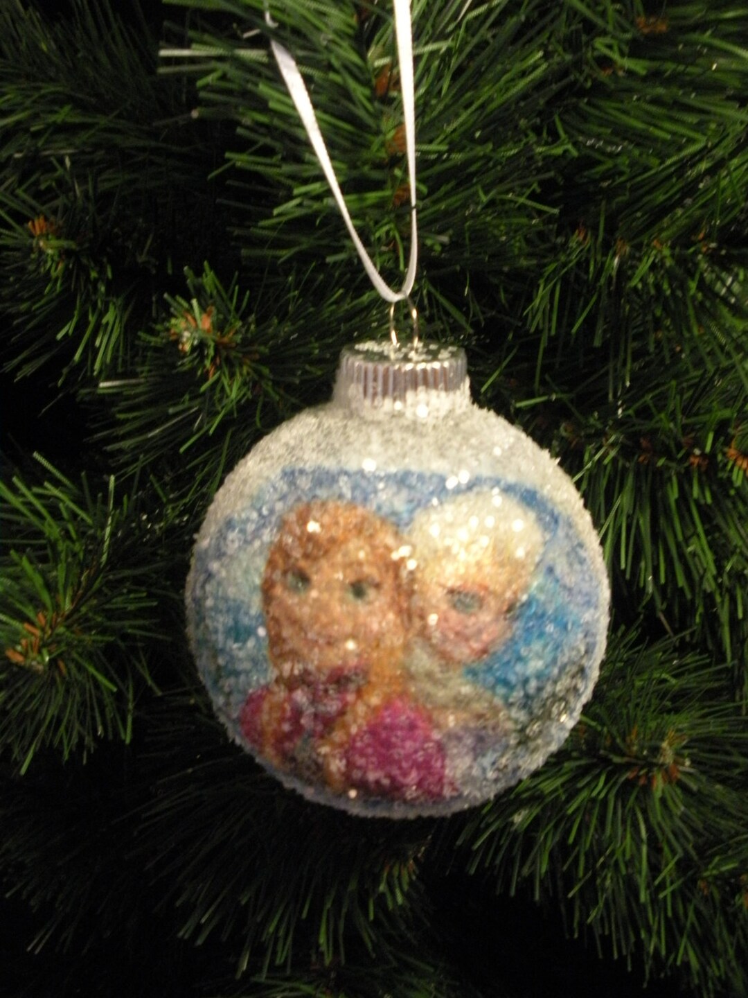 NEW!! Disney's "frozen" Elsa and Anna Glass Glitter Ornament - Etsy