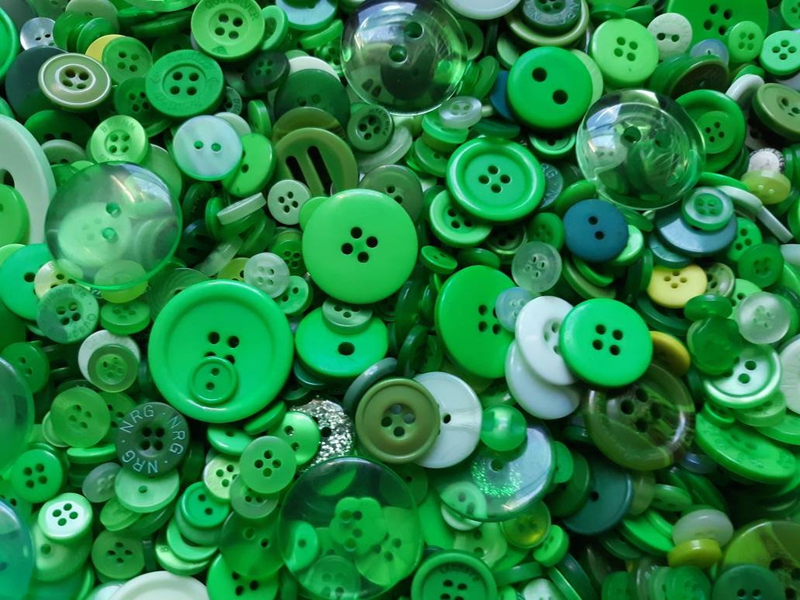 Green Sewing Button Mix 5 to 30mm | Etsy