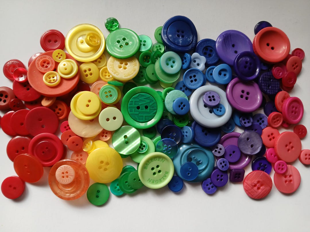 Rainbow Mix of Sewing Buttons 5 to 30mm 180 to 220 Buttons Quarter ...