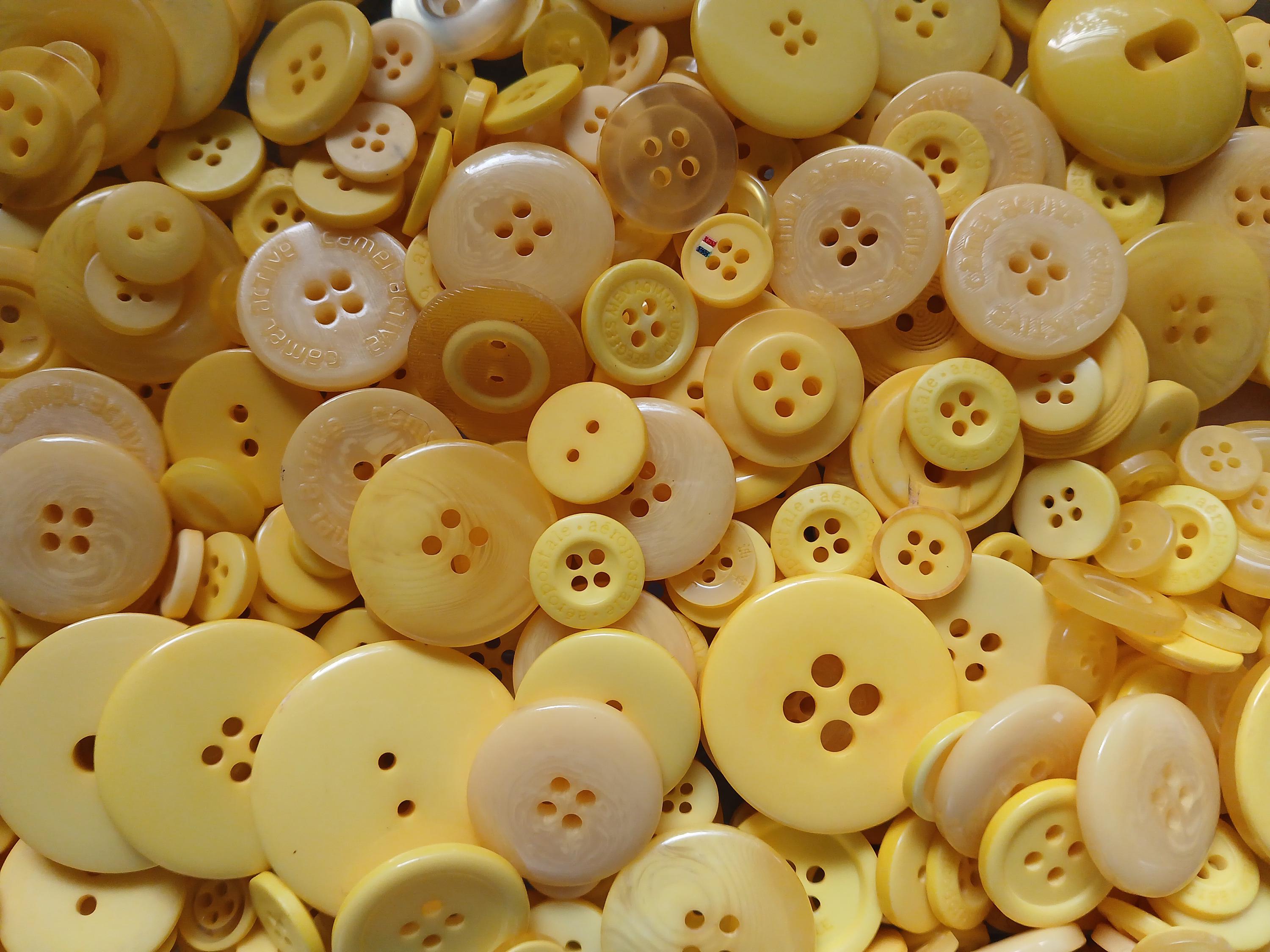 100 Yellow Sewing Buttons 3.99 Shipping - Etsy
