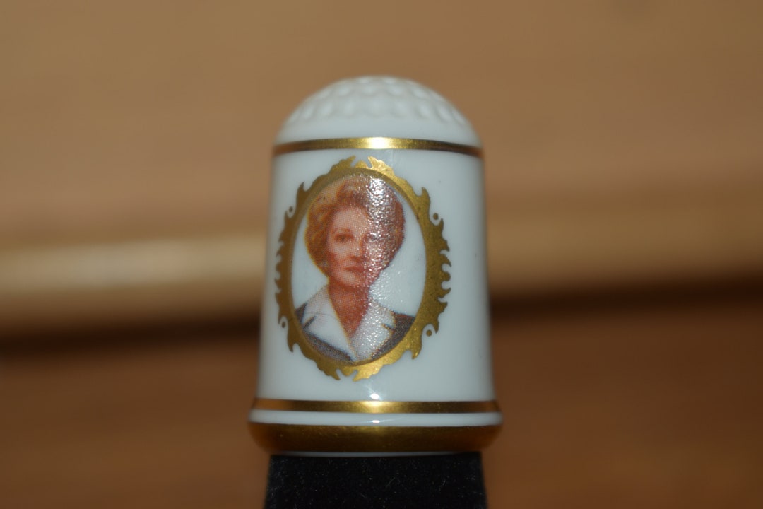 Vintage 1978 Franklin Mint FIRST LADIES Ceramic China Thimble White ...