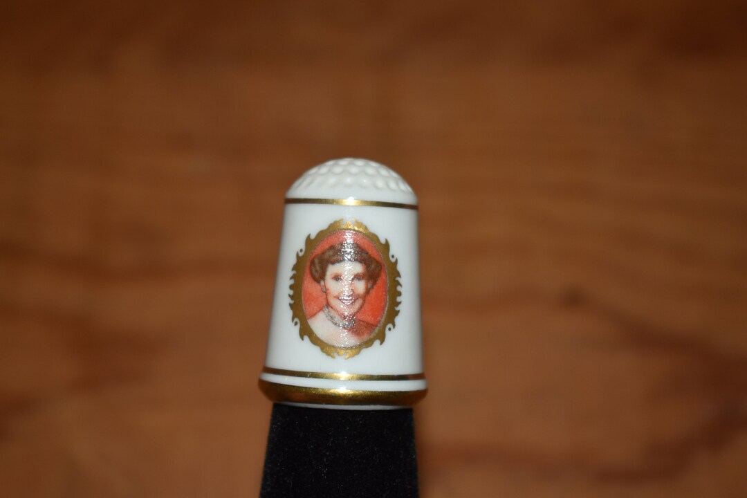 Vintage 1978 Franklin Mint FIRST LADIES Ceramic China Thimble White ...
