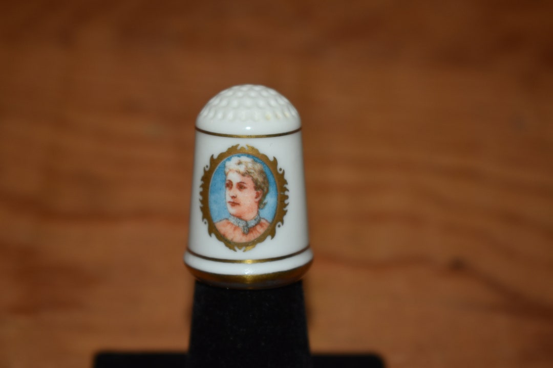 Vintage 1978 Franklin Mint FIRST LADIES Ceramic China Thimble White ...