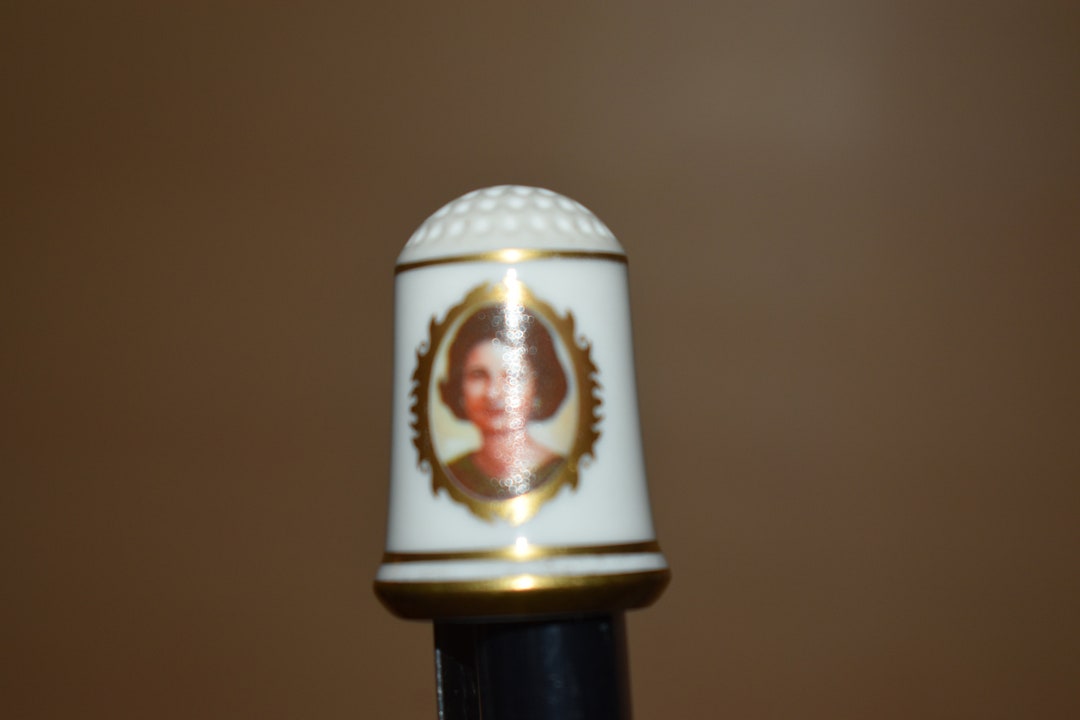 Vintage 1978 Franklin Mint FIRST LADIES Ceramic China Thimble White ...