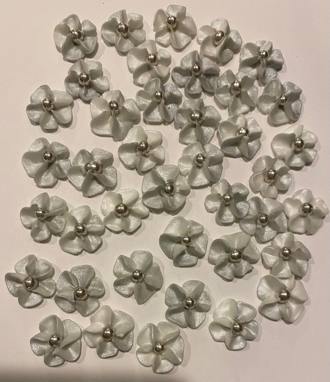 Silver Royal Icing Flowers With Silver Dragees (50) - Etsy