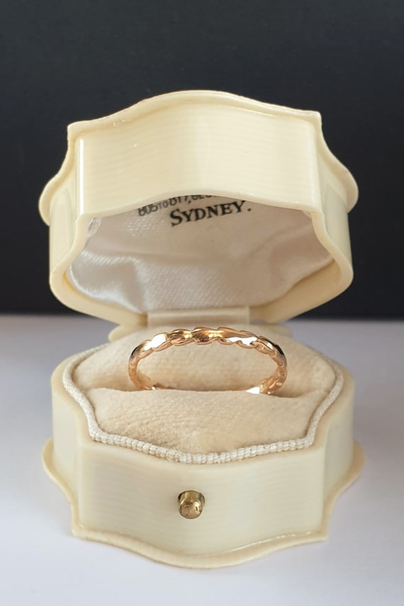 Vintage 22K Solid Rich Yellow Gold Ring ~ Unique Wedd… - Gem