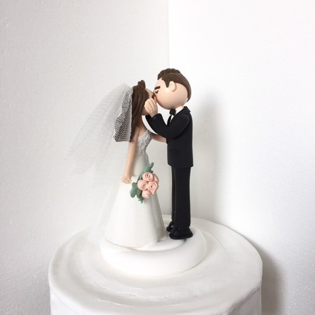 Kissing Couple Wedding Cake Topper: Romantic Mr & Mrs Decoration - Etsy