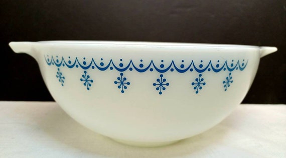 Vintage Pyrex Snowflake Blue Mixing Bowl 2 1/2 Quart Pyrex - Etsy